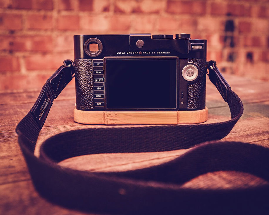 Checkout this new J.B. Camera Designs bamboo grip for Leica M240 camera ...