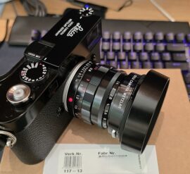 Leica Summilux-M 50mm f/1.4 ASPH "Classic Line" glossy black lens ...